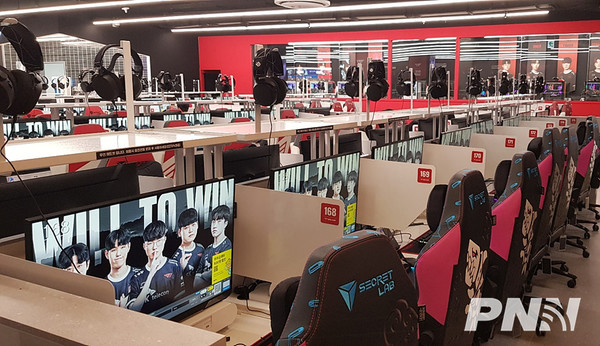 팬미팅에 굿즈까지, T1 베이스 캠프
