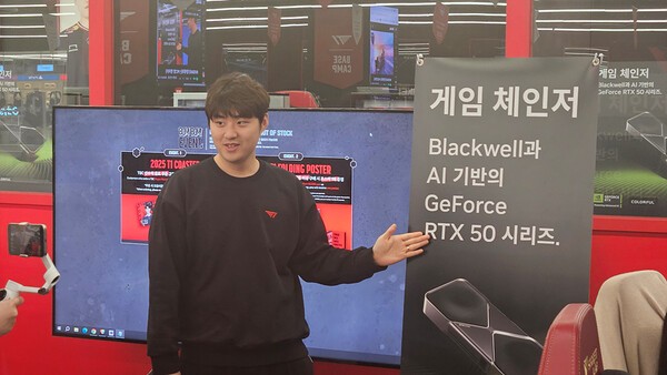 T1 PC방 찾은 '뱅', 팬과 함께한 랜 파티 현장