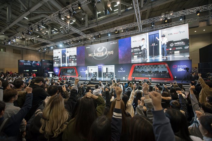 WEGL 2017 파이널, 지스타 개막 첫 날부터 수천 명 몰려